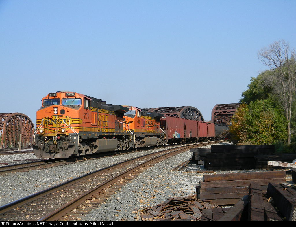 BNSF 5176